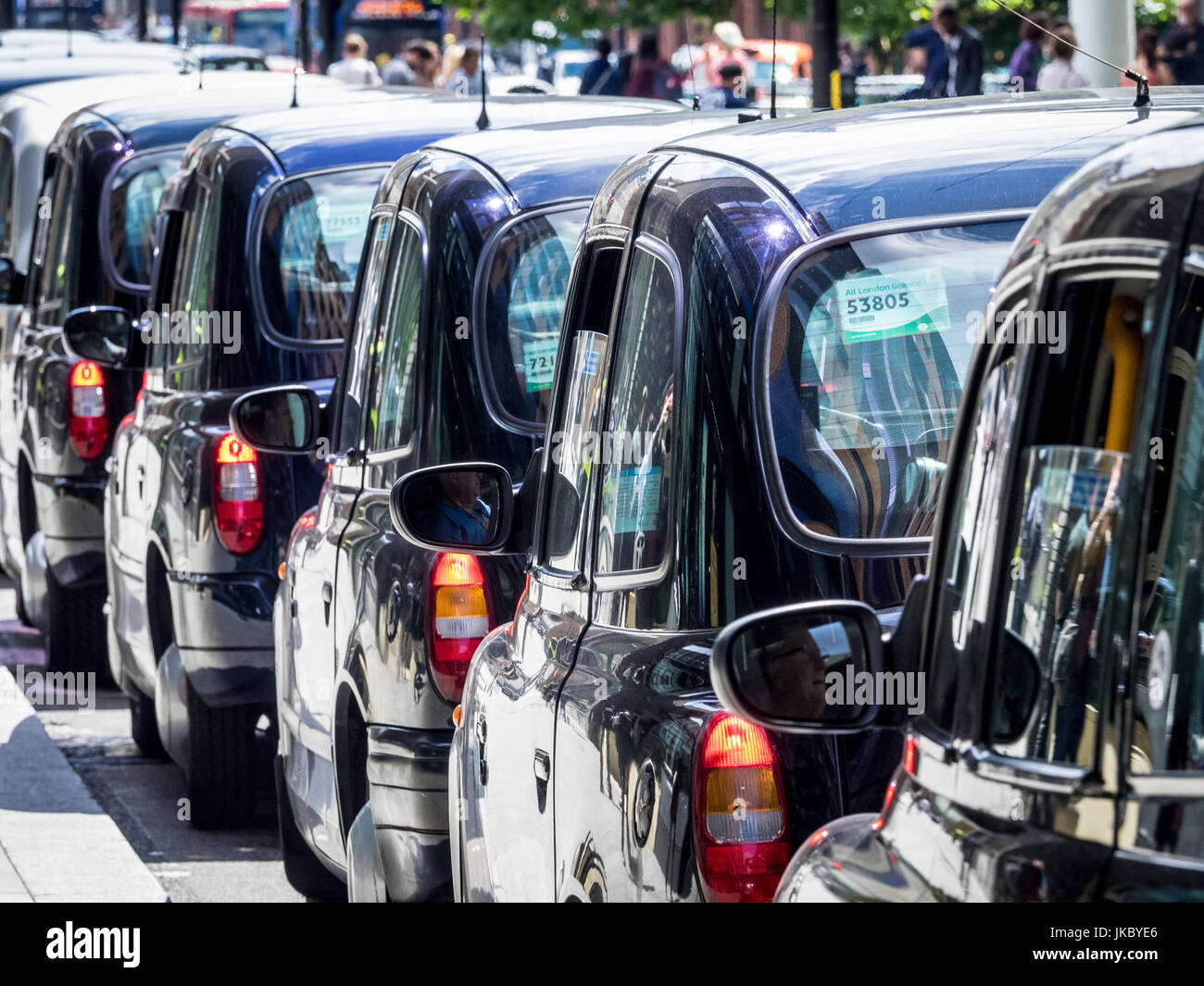 Black cab taxi rank hi-res stock photography and images - Alamy