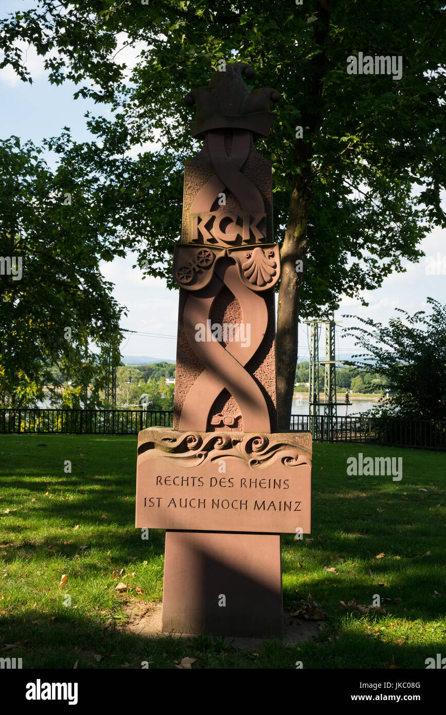 Statue in Mainz, Germany, Rechts des Rheins ist auch noch Mainz Stock ...