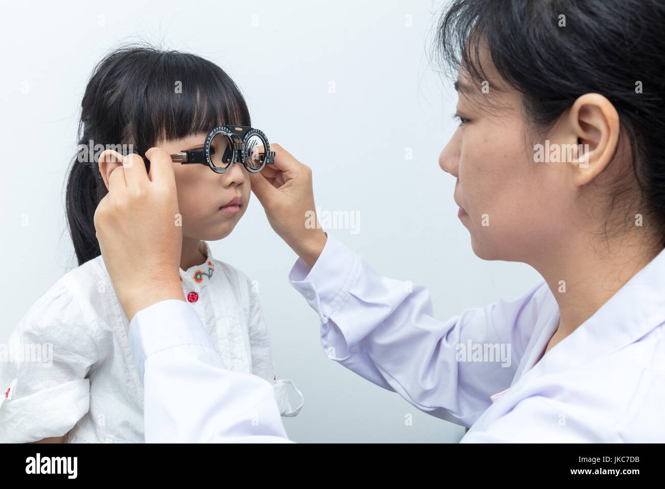 Optometrist doing eye test girl hi-res stock photography and images - Alamy