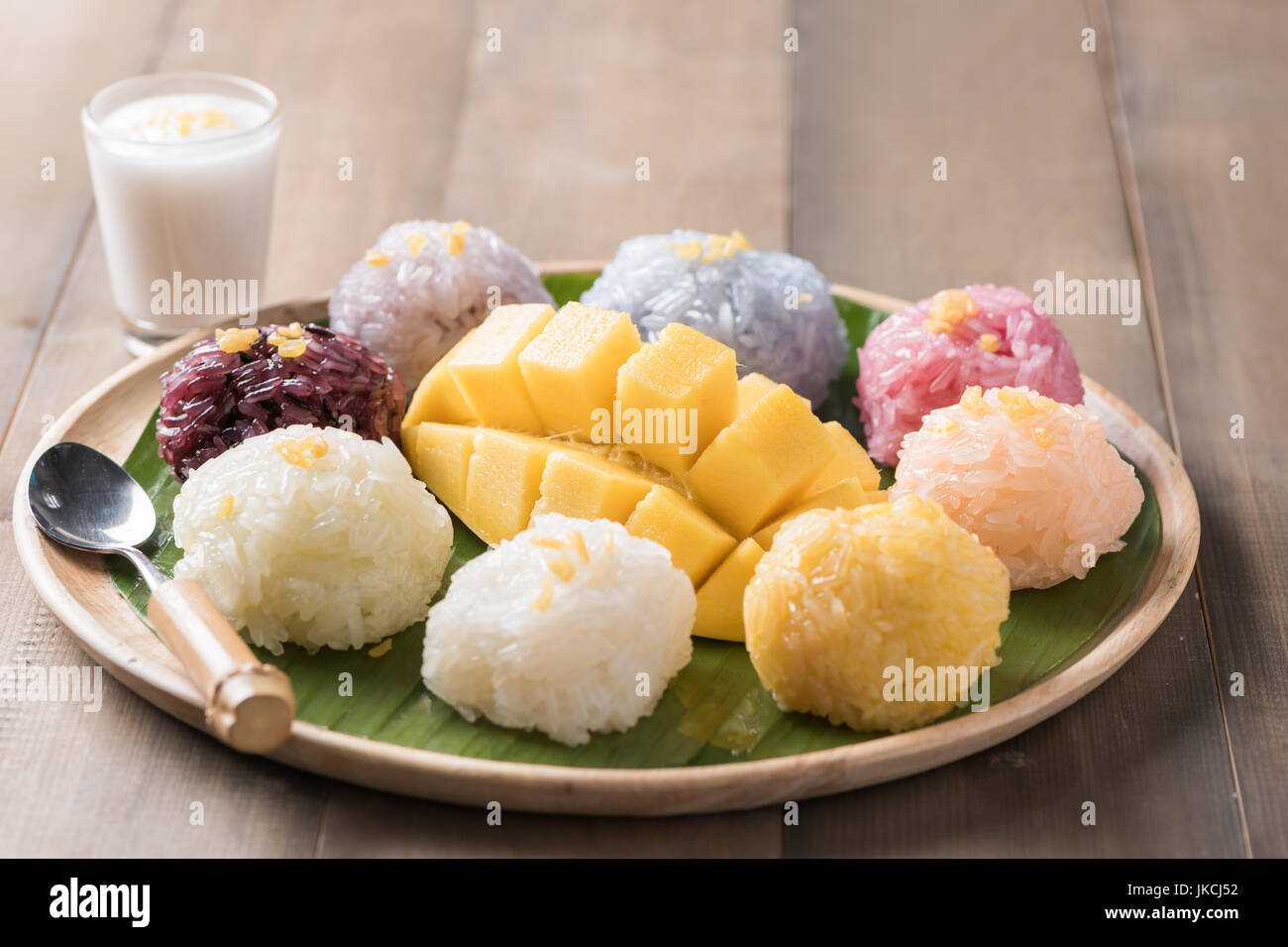 Mango sticky rice rice hi-res stock photography and images - Alamy