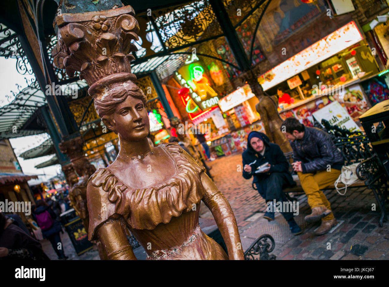 Outdoor food court hi-res stock photography and images - Alamy