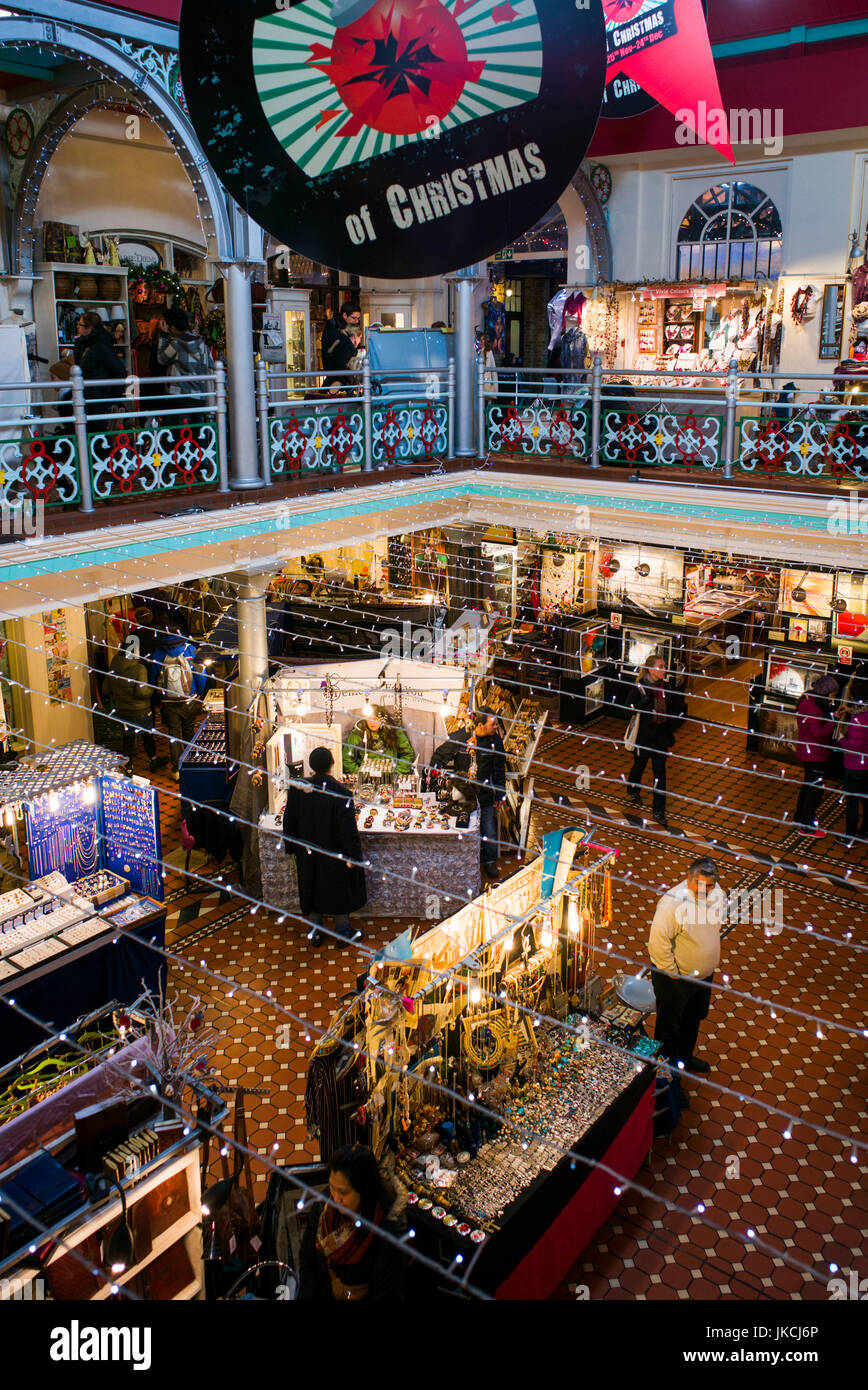 Indoor market stalls england hi-res stock photography and images - Alamy