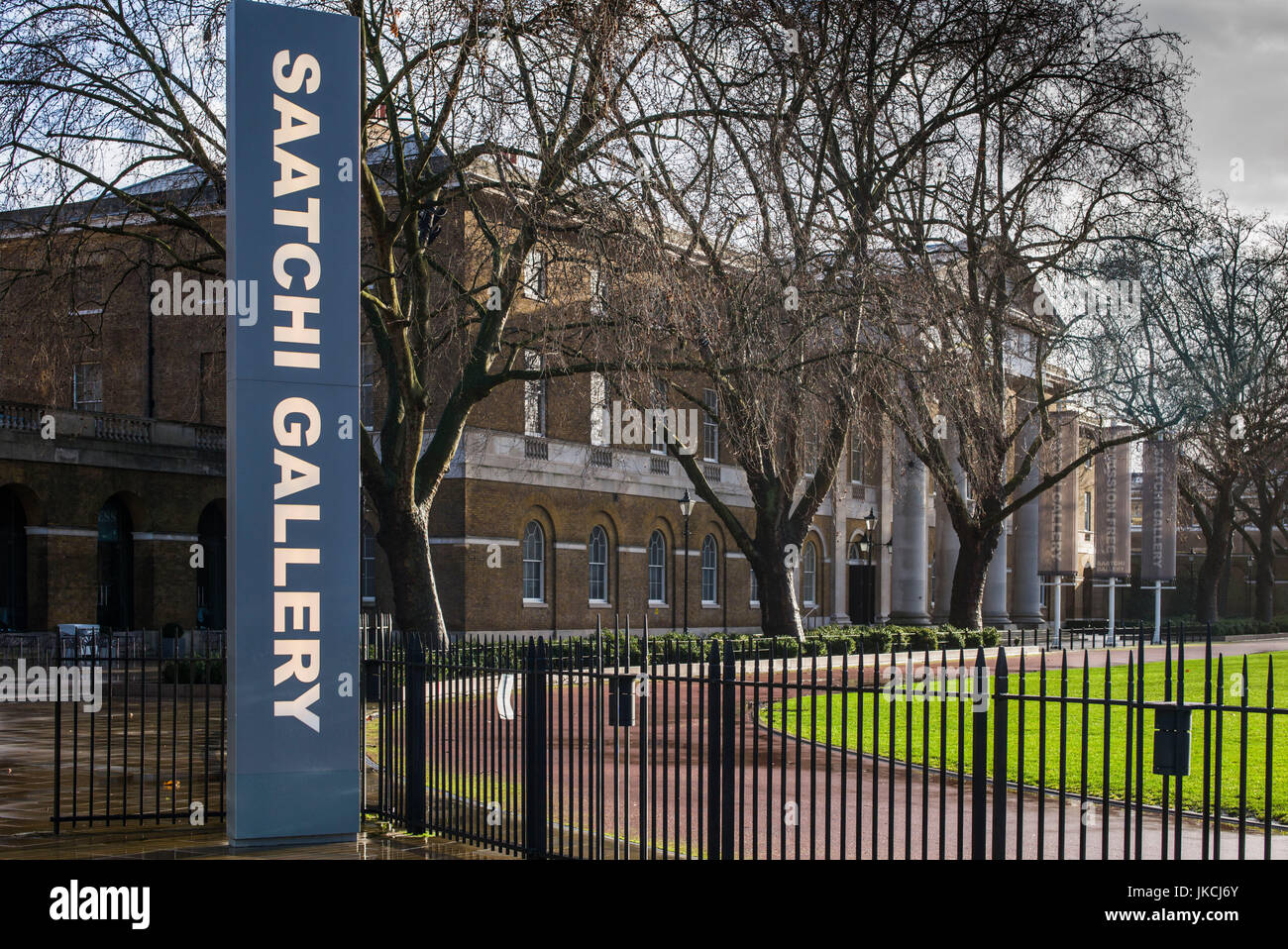 Saatchi gallery london hi-res stock photography and images - Alamy