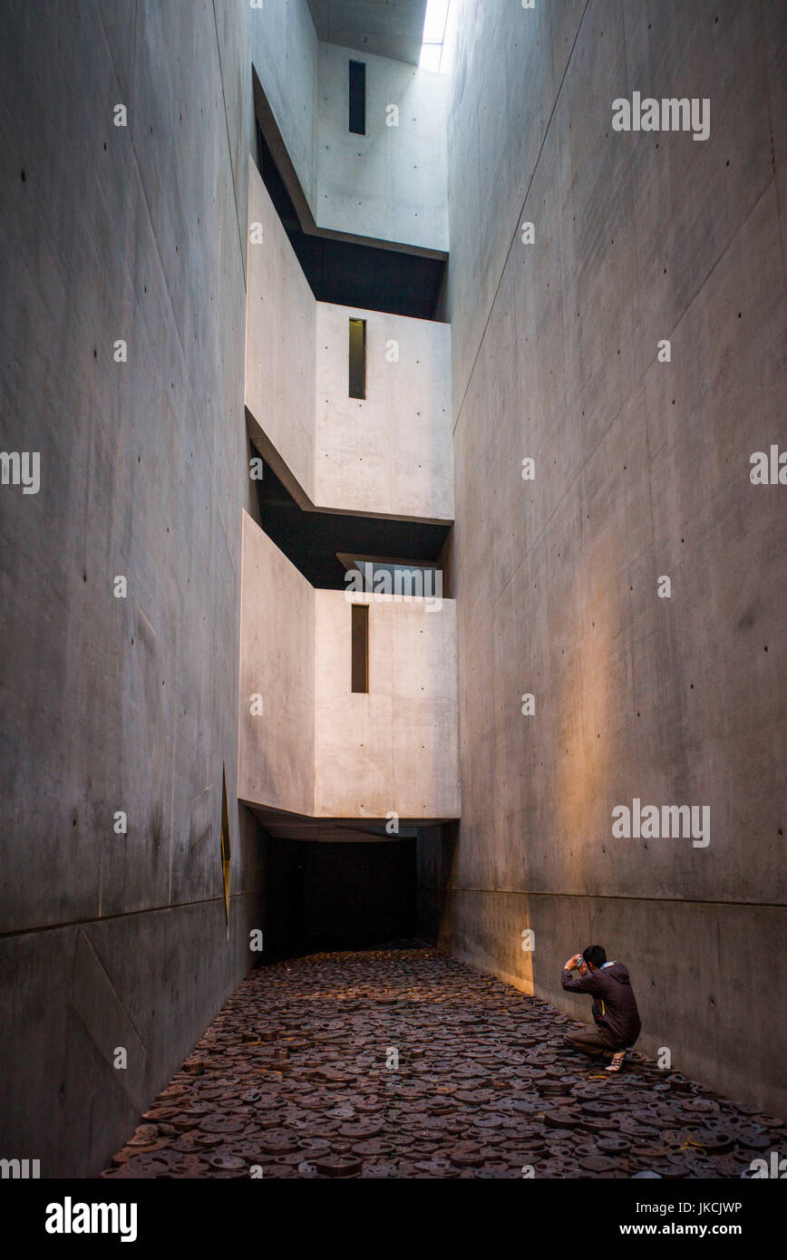 Berlin jewish museum void hi-res stock photography and images - Alamy