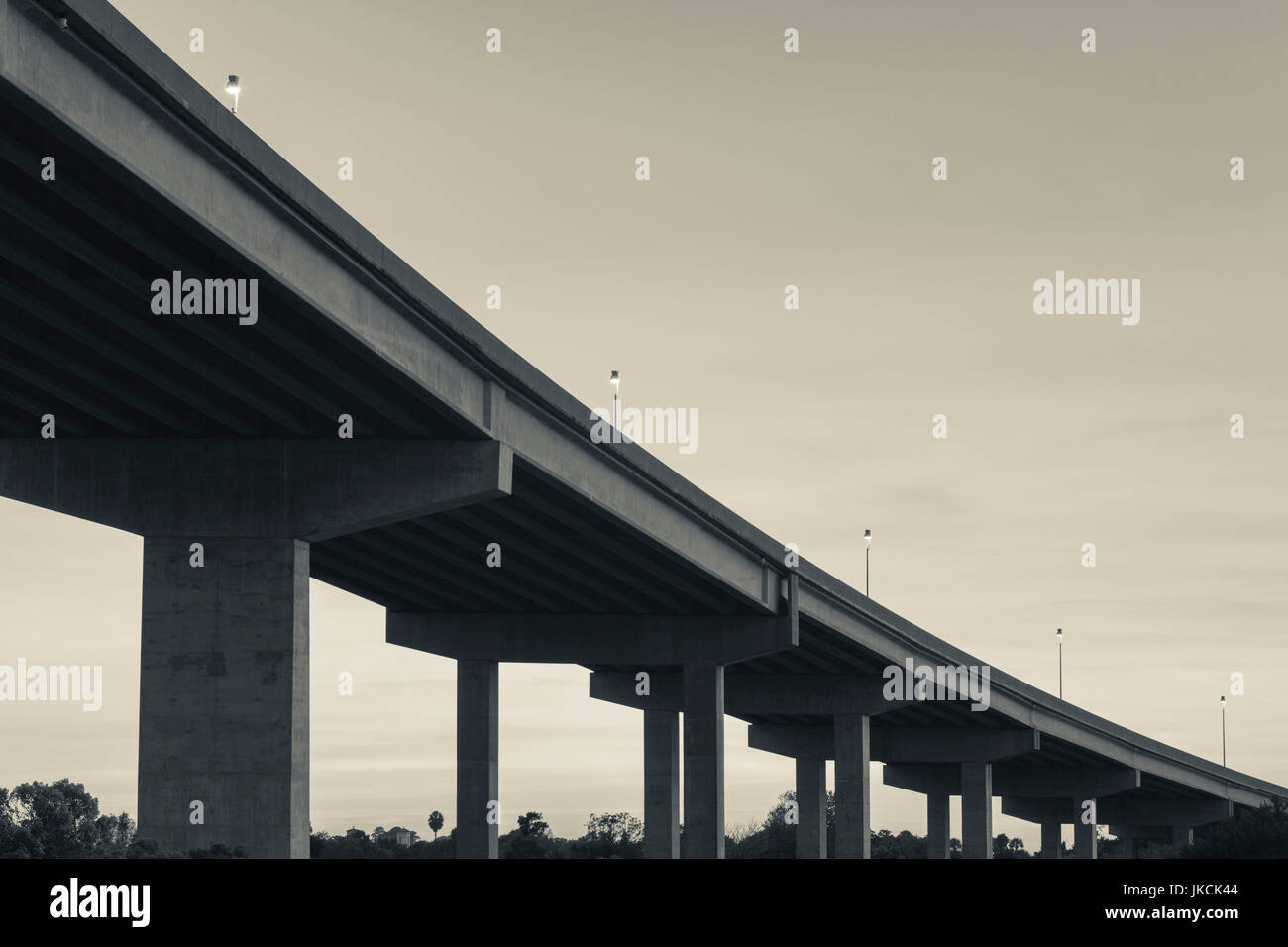 USA, Georgia, Brunswick, Sidney Lanier Bridge, across the Brunswick ...