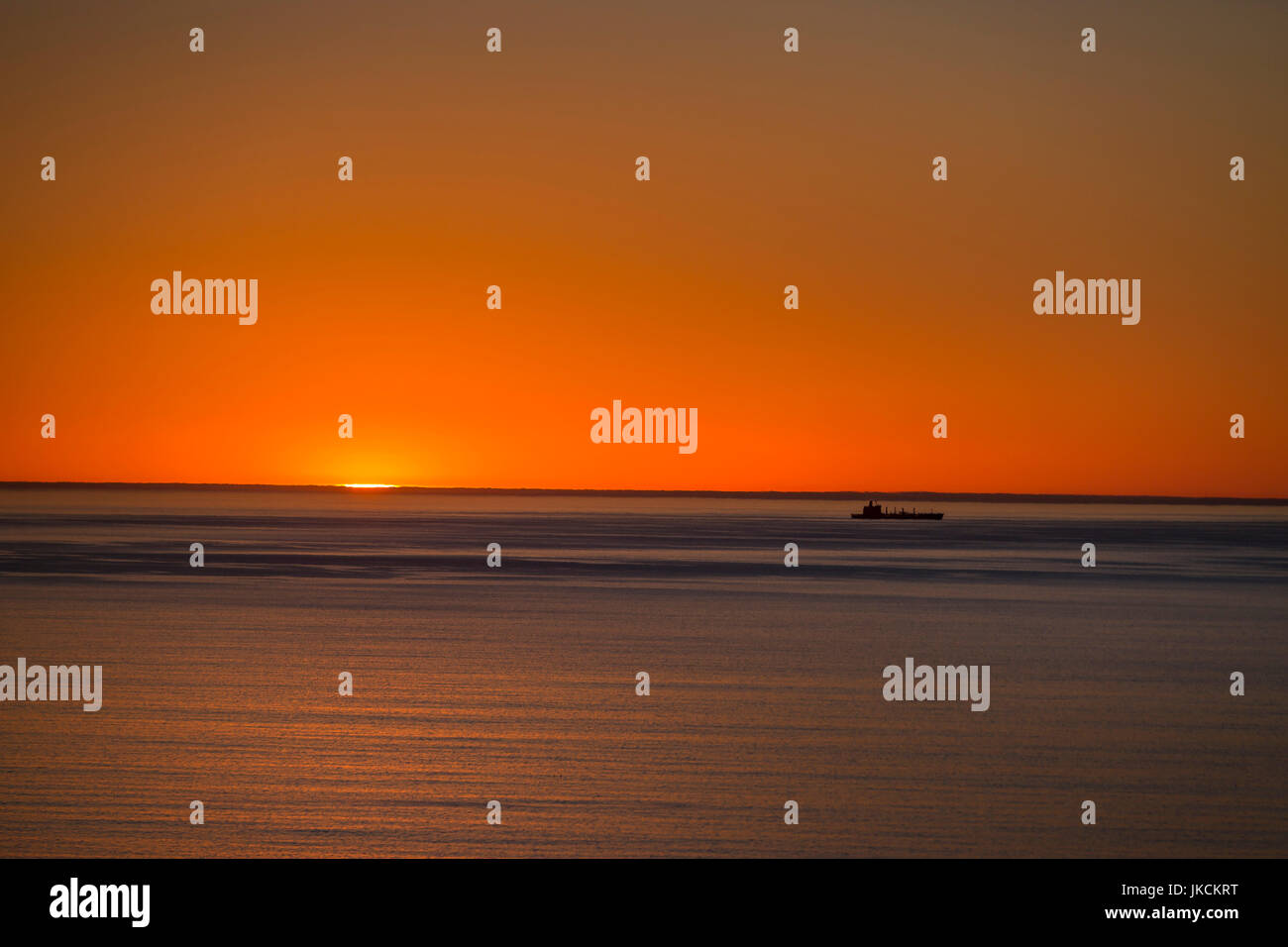 Telephoto cargo ship shot High Resolution Stock Photography and Images ...