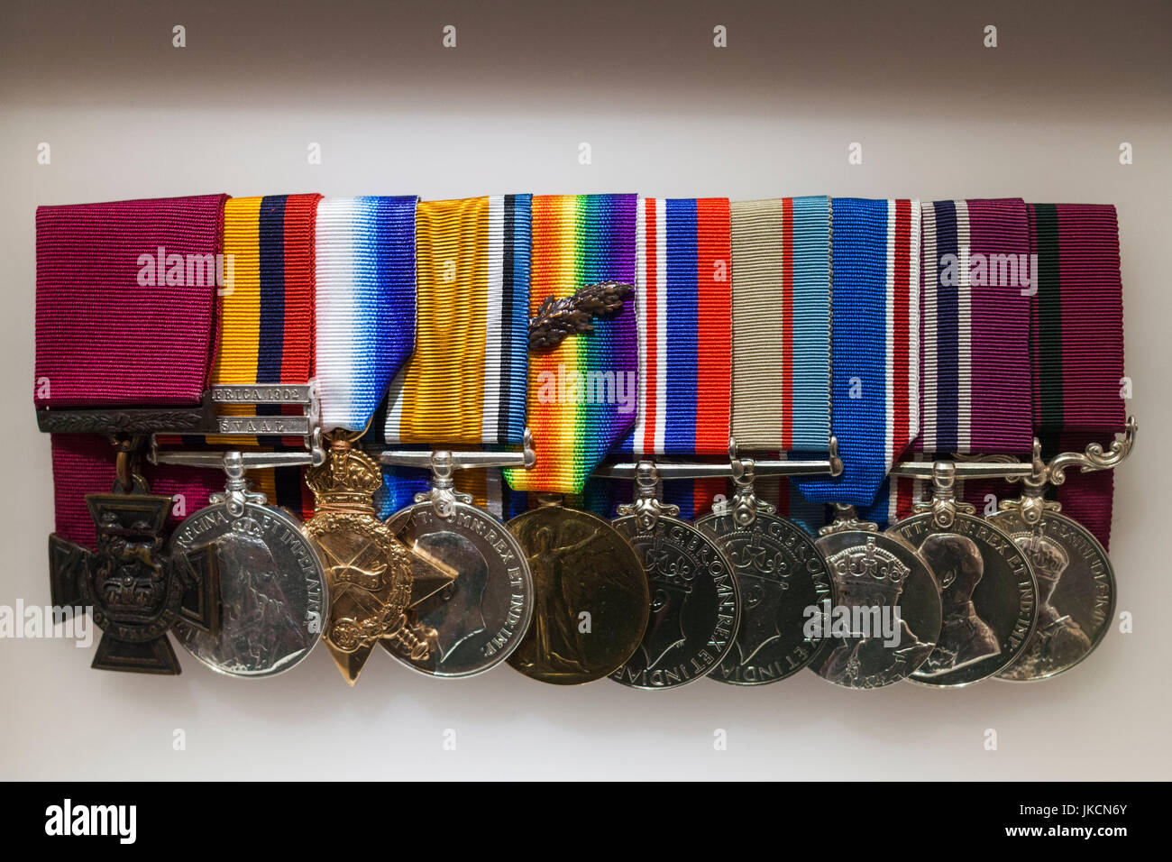 Mililtary medals hi-res stock photography and images - Alamy