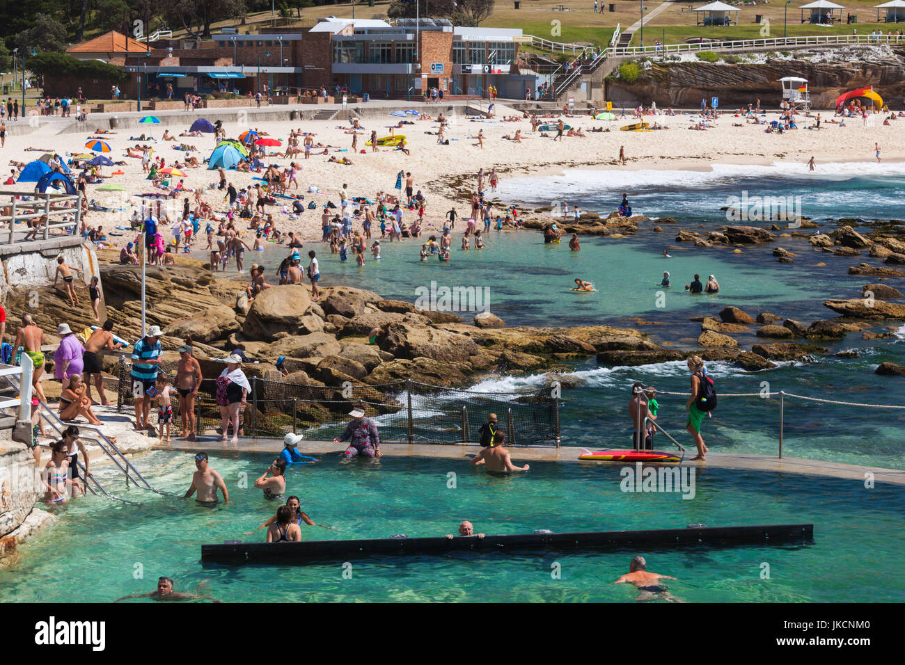 Bronte beach pool sydney hi-res stock photography and images - Alamy