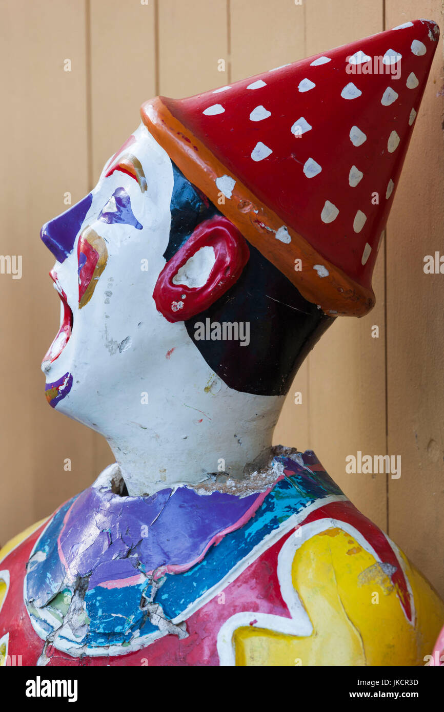 Australia, South Australia, Adelaide, Rundle Park, clown heads at water ...