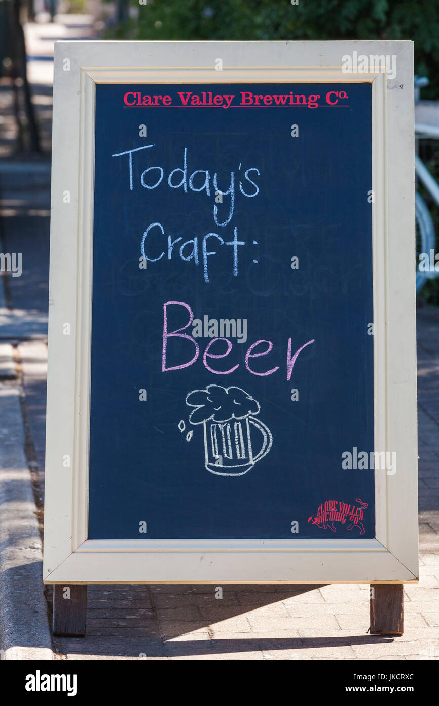 Vineyard trail sign hi-res stock photography and images - Alamy