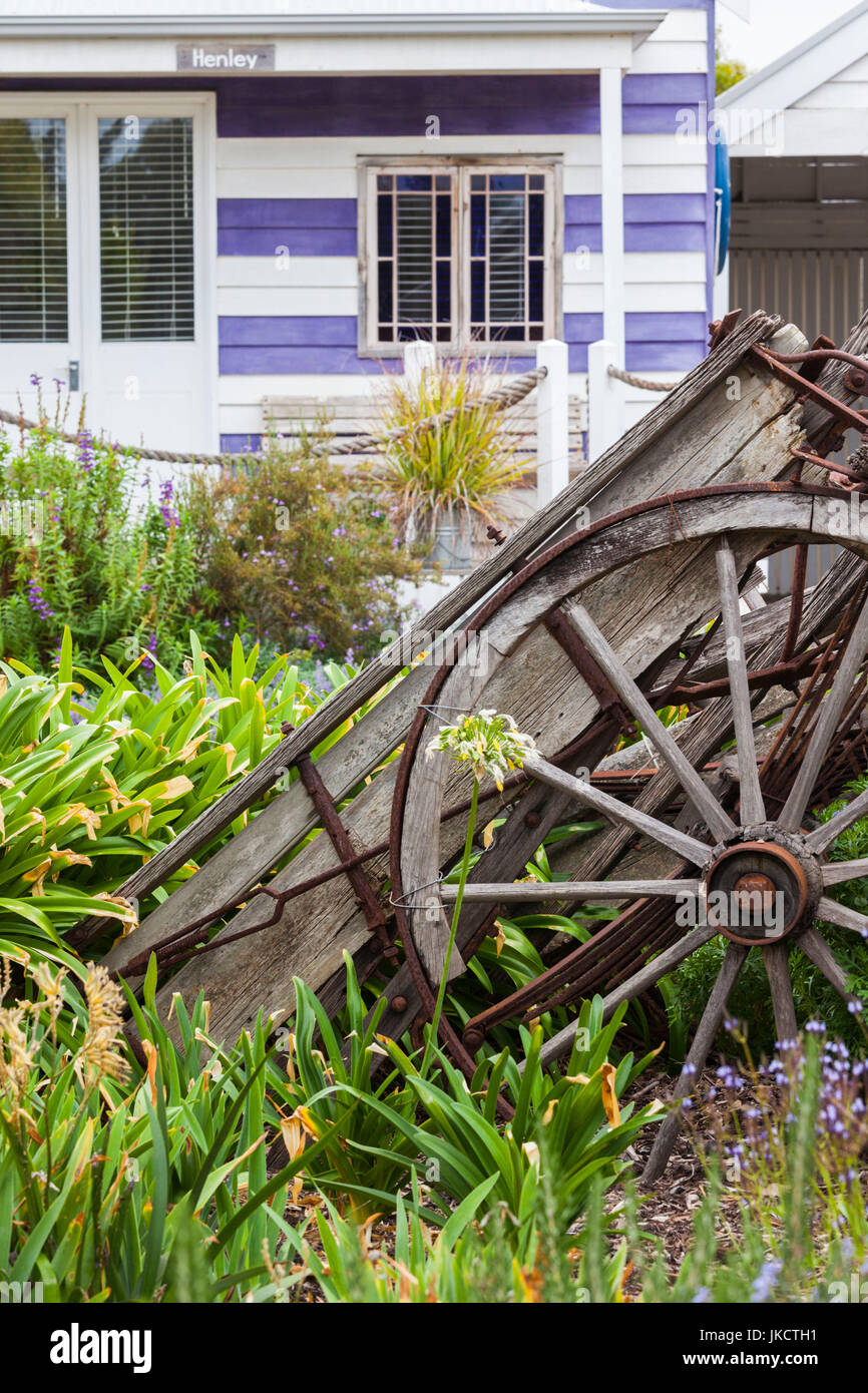 Striped beach huts hi-res stock photography and images - Alamy