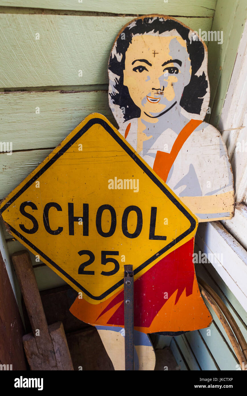 School crossing sign hi-res stock photography and images - Alamy