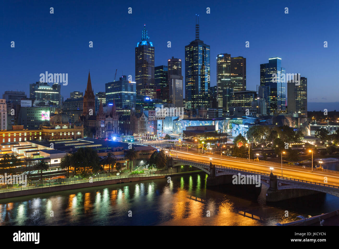 Australia, Victoria, VIC, Melbourne, skyline with Yarra River and ...