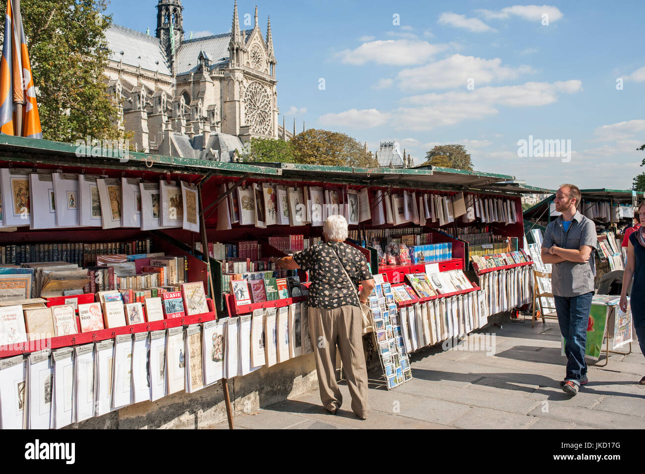 Paris book stall hi-res stock photography and images - Alamy