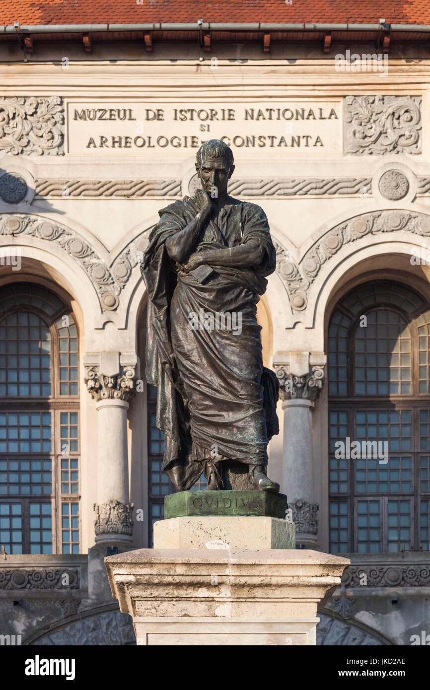 Ovid statue hi-res stock photography and images - Alamy