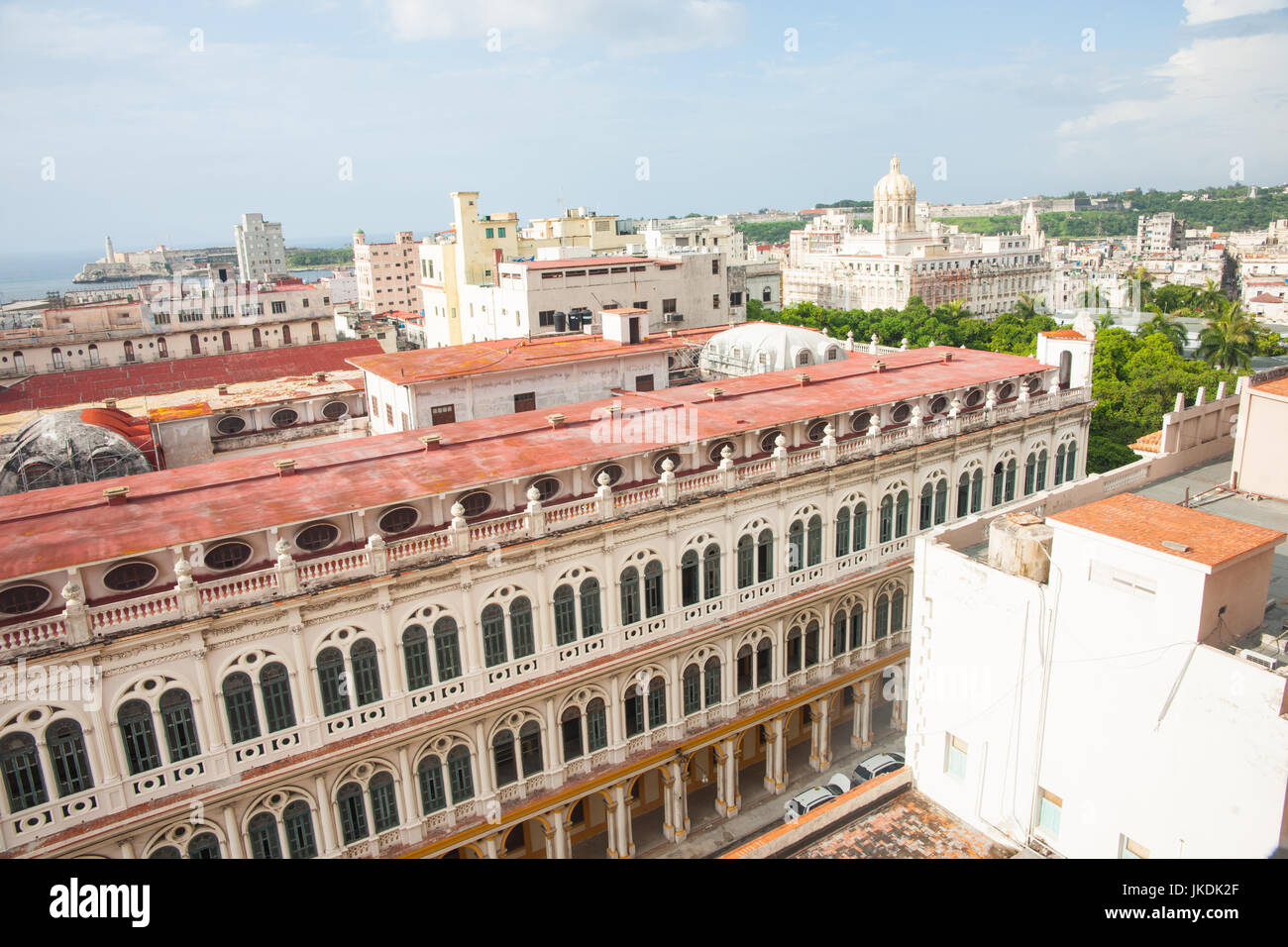 Havana's crumbling baroque and Spanish colonial buildings mixed in with ...