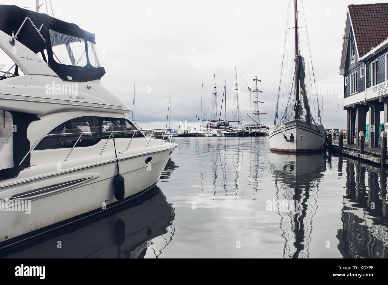 Volendam dutch holland harbour the netherlands hi-res stock photography ...