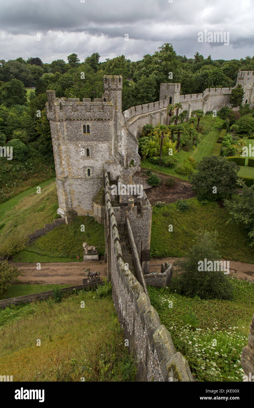 Castle defensive wall hi-res stock photography and images - Alamy