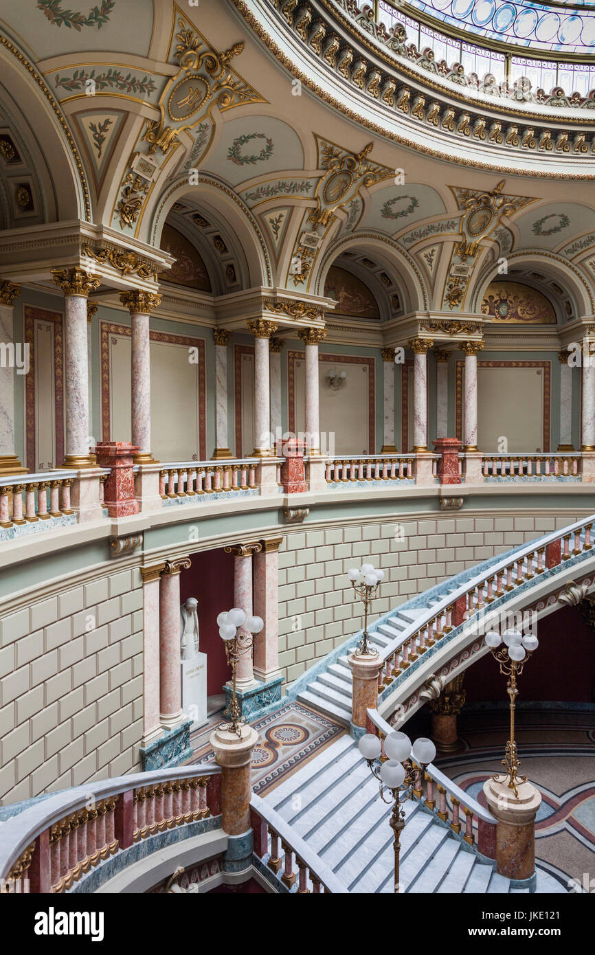 Bucharest statues hi-res stock photography and images - Alamy