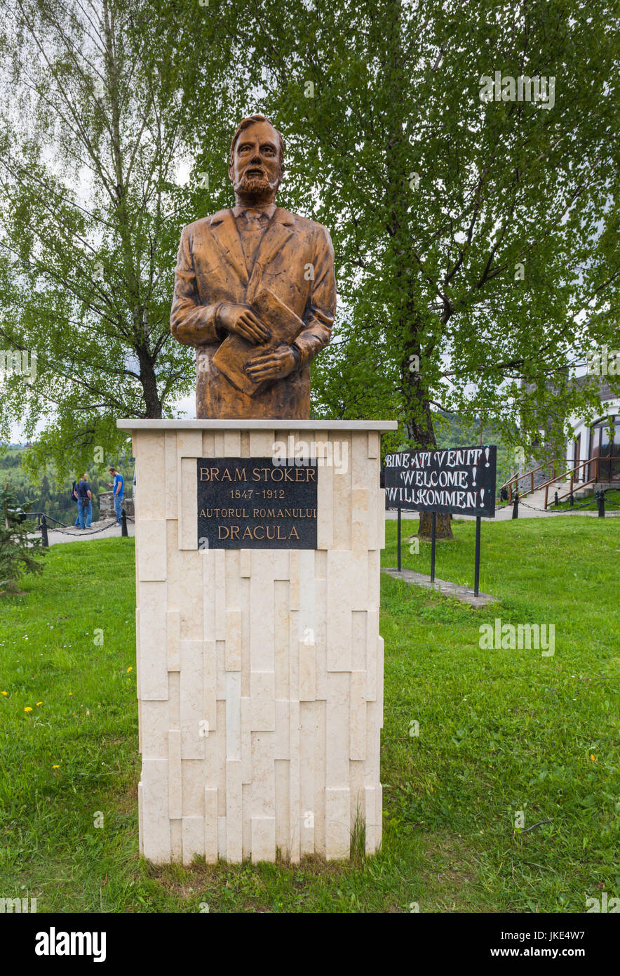 Statue of author bram stoker hi-res stock photography and images - Alamy