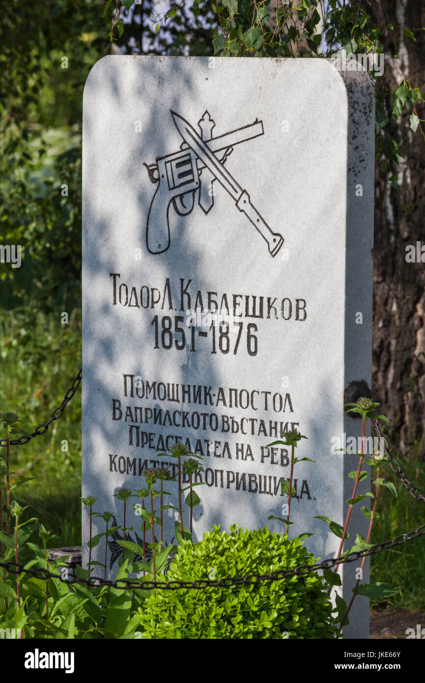 Bulgaria, Central Mountains, Koprivshtitsa, grave of Independence ...