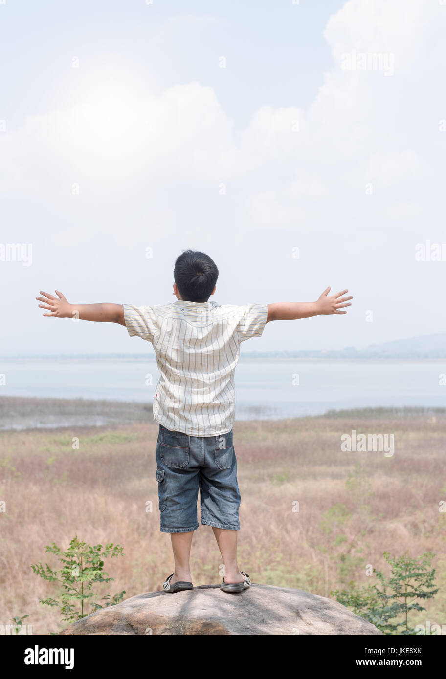 Asian kids playing in water hi-res stock photography and images - Alamy