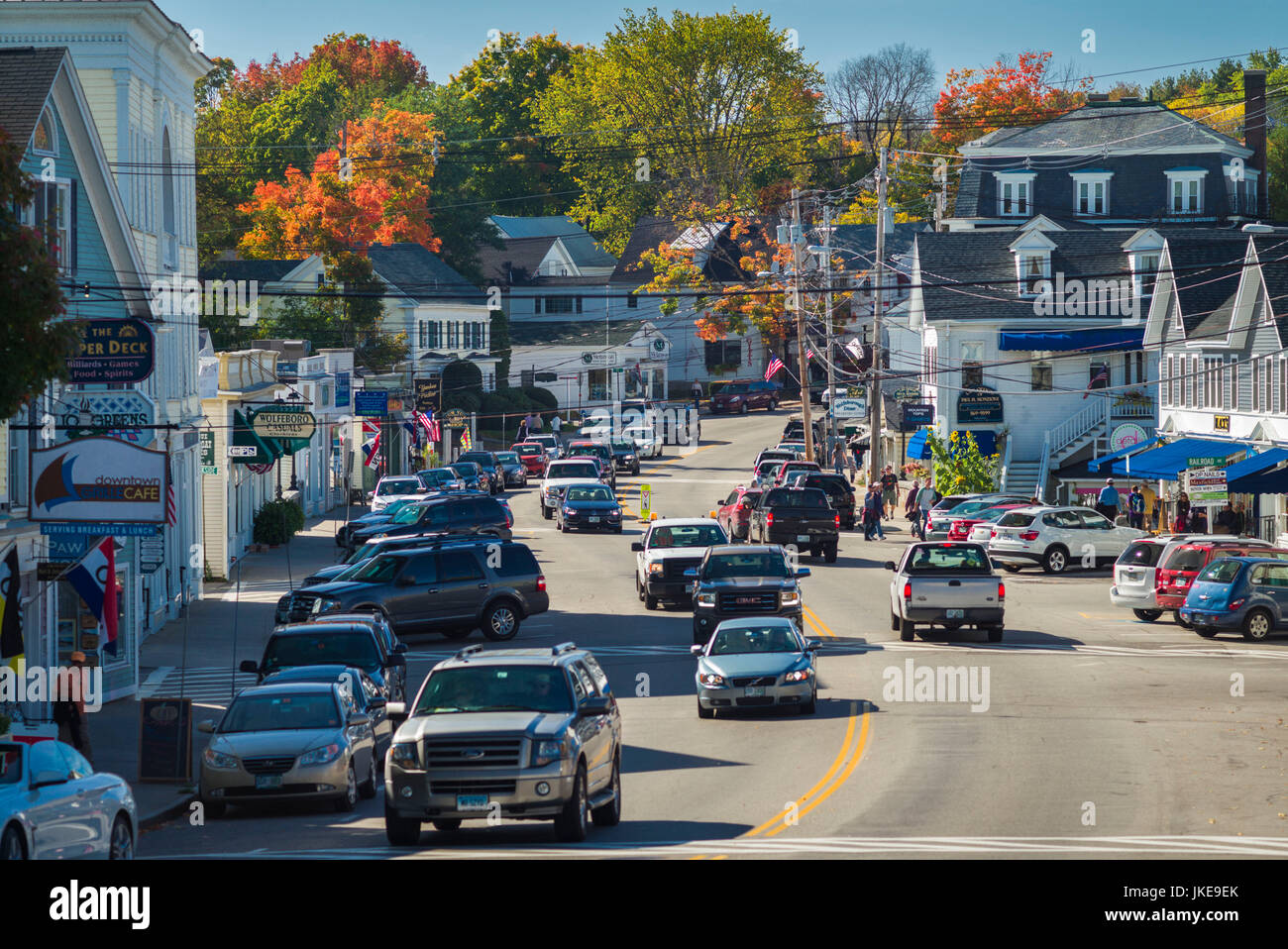 USA, New Hampshire, Lake Winnipesaukee Region, Wolfeboro, town traffic ...