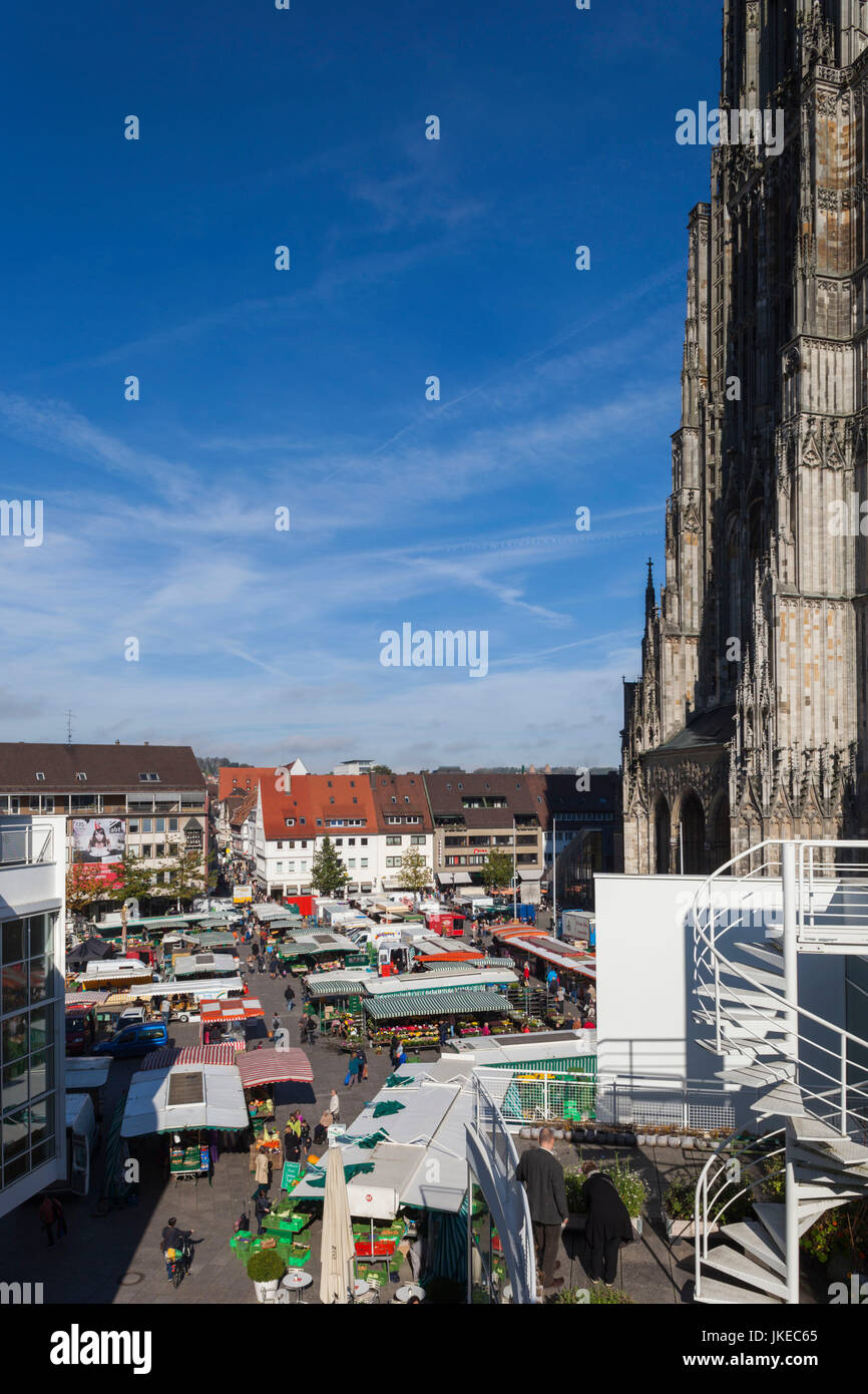 Germany, Baden-Wuerttemberg, Ulm, Muensterplatz square, outdoor farmer ...