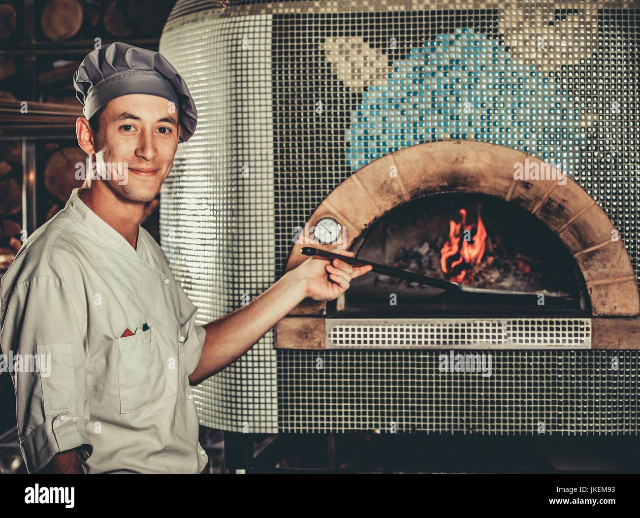 Preparing traditional italian pizza Stock Photo - Alamy