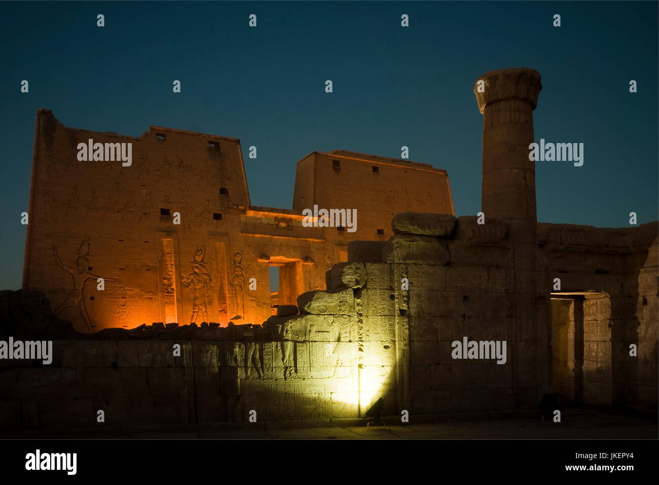 Night pylon hi-res stock photography and images - Alamy