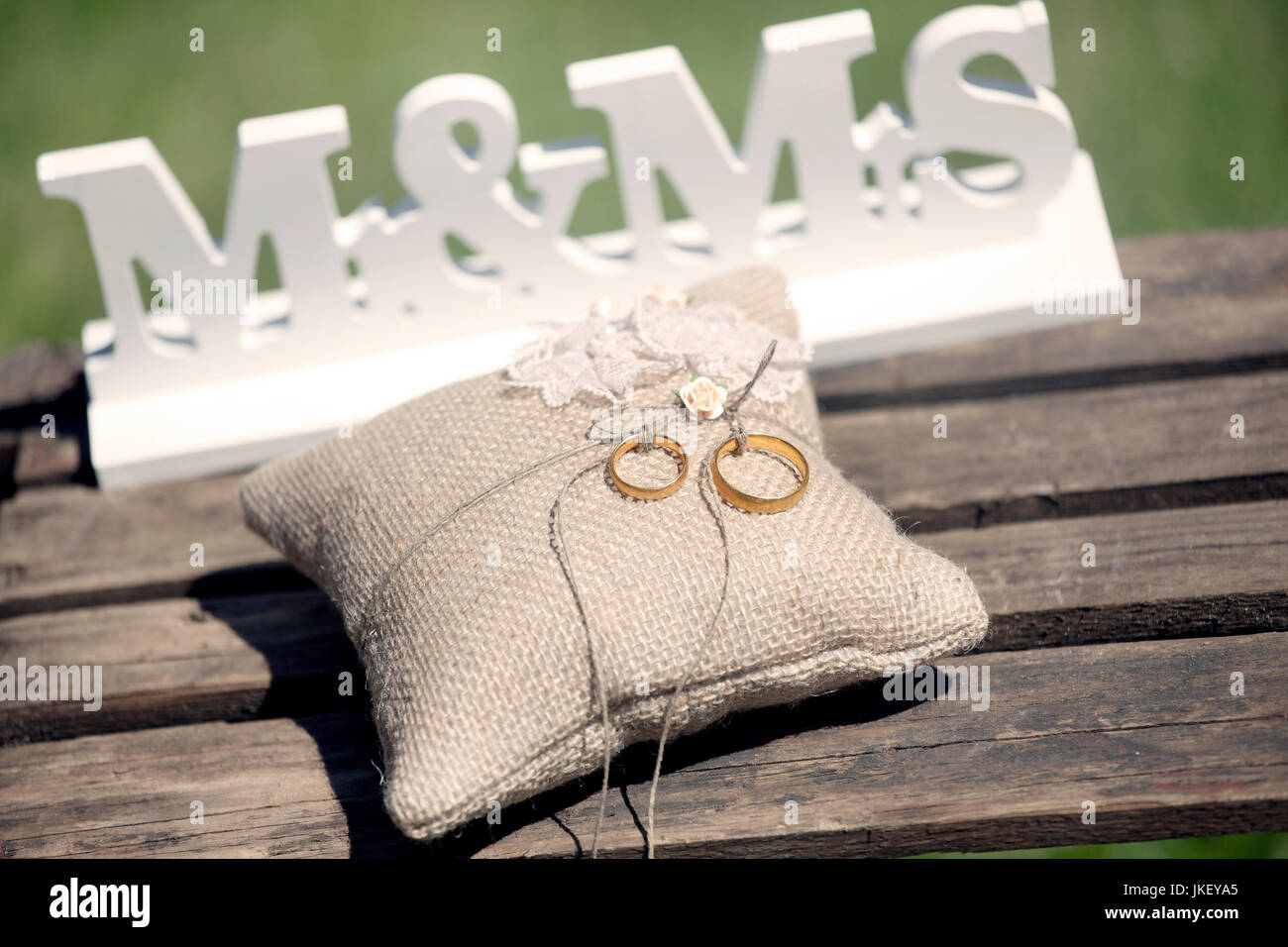 Gold mr and mrs sign hi-res stock photography and images - Alamy