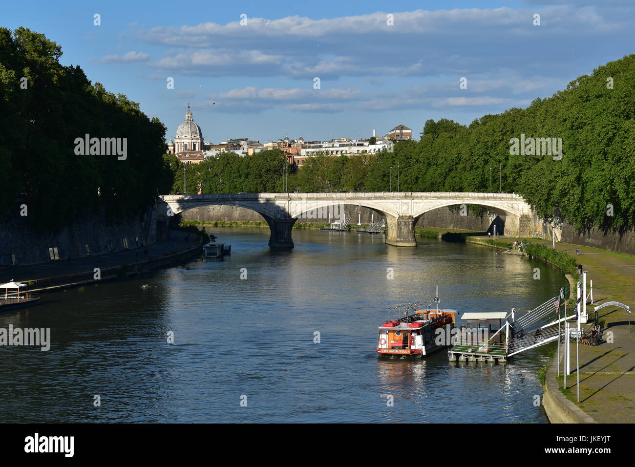 Tiber river nature hi-res stock photography and images - Alamy