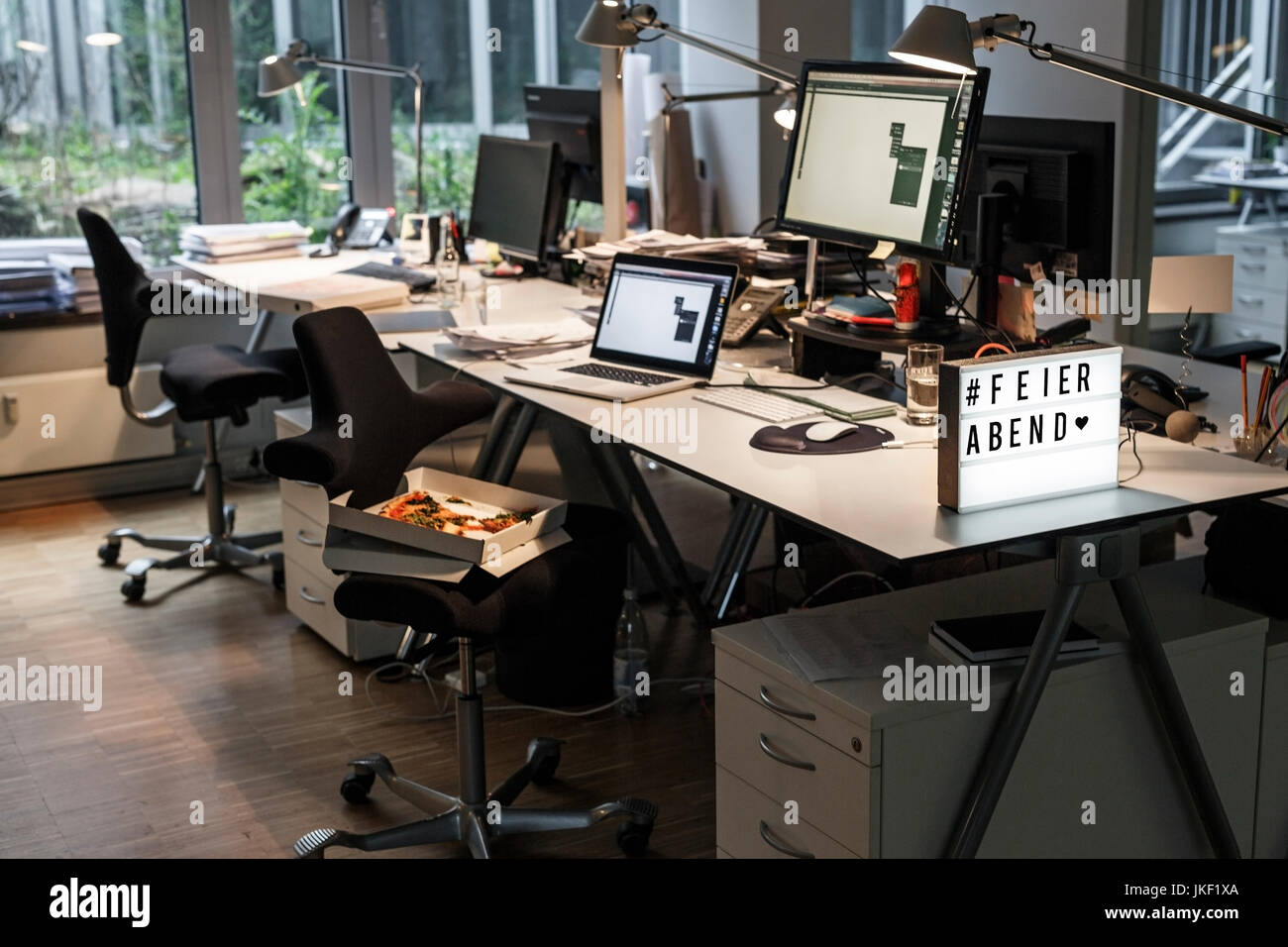 Abandoned office with "closing time" sign on desk Stock Photo - Alamy