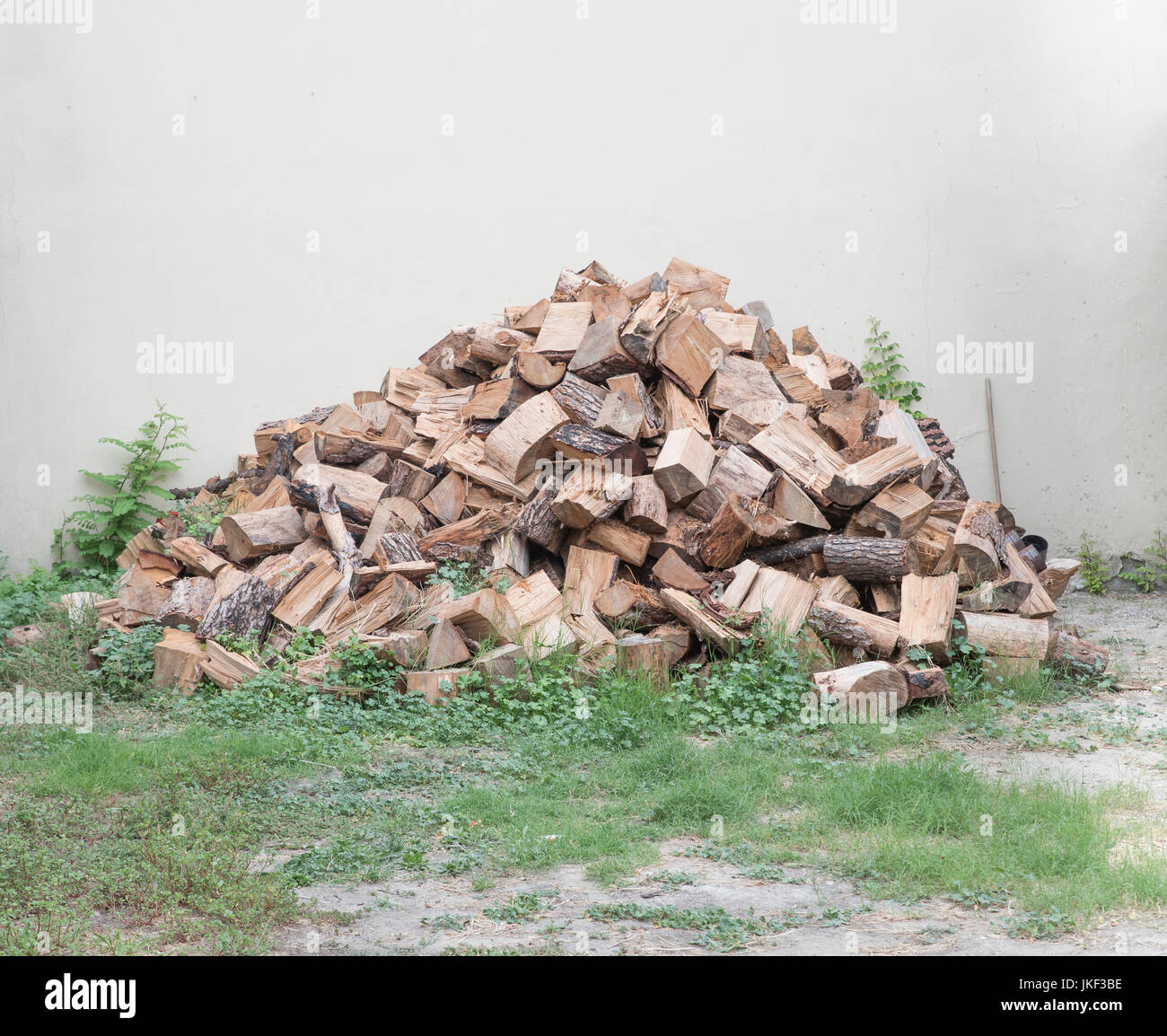 Woodpile stack log pile lumber timber hi-res stock photography and ...