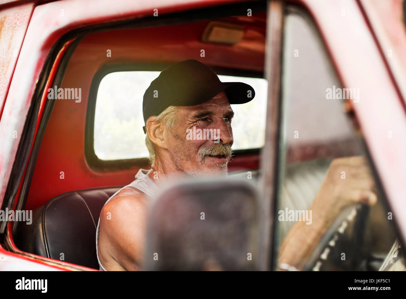 Man driving pick up truck hi-res stock photography and images - Alamy