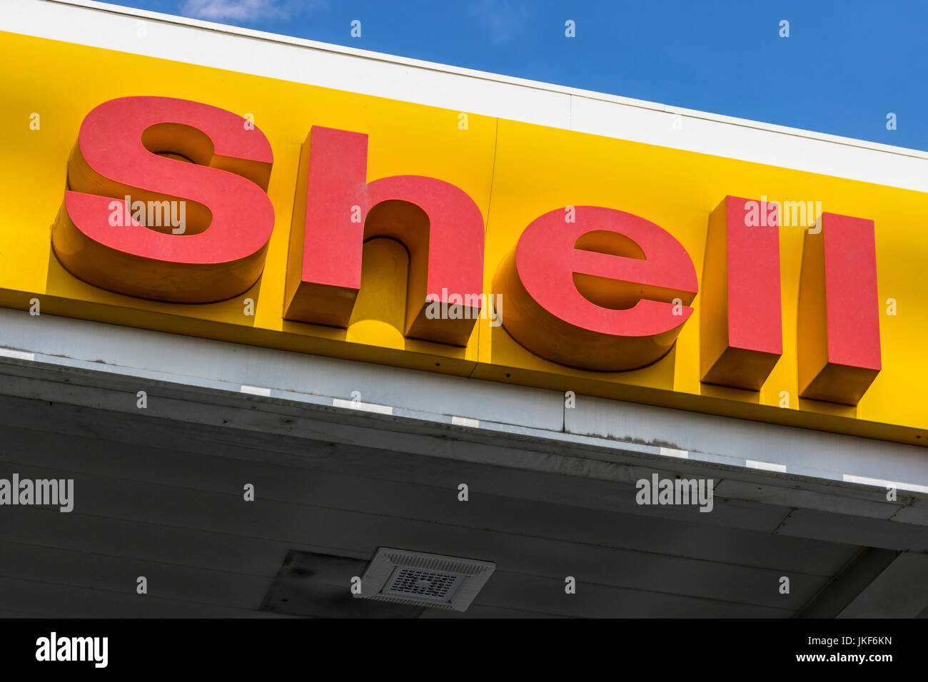 Las Vegas - Circa July 2017: Signage and Logo of Shell Gasoline. Royal ...