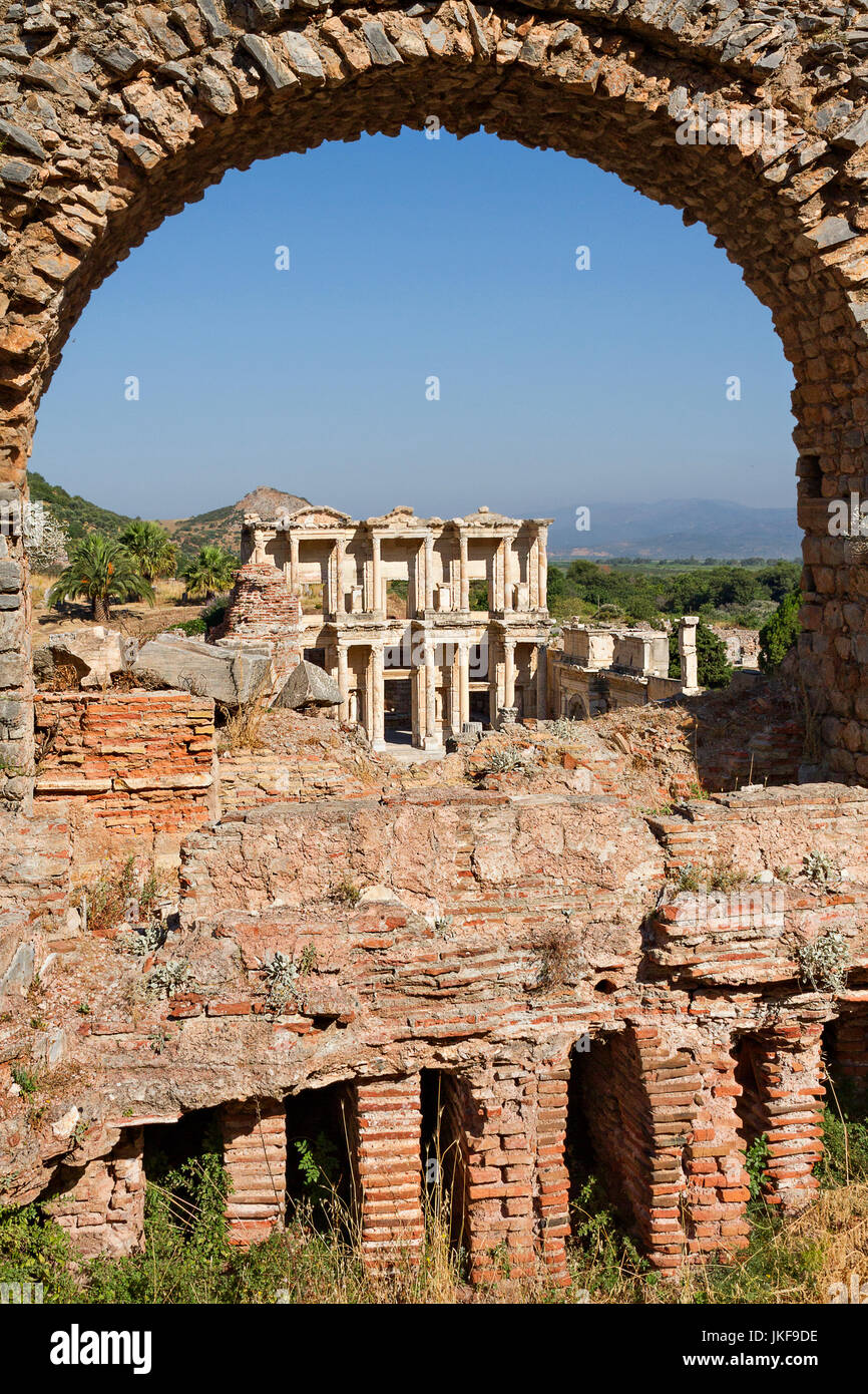 Amphitheatre ruined roman city hi-res stock photography and images - Alamy