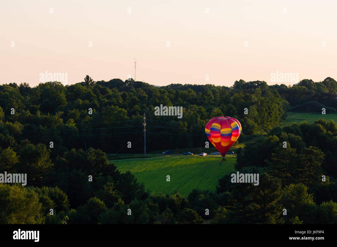Hot air balloon landing hi-res stock photography and images - Alamy
