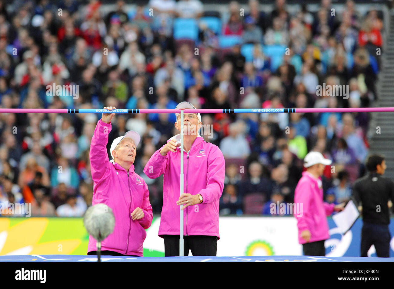 Measuring officials athletics hi-res stock photography and images - Alamy