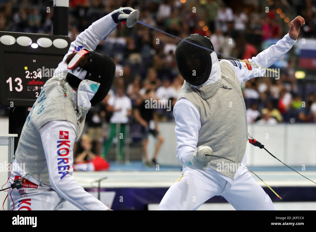 Leipzig, Germany. 23rd July, 2017. German foil fencer Alexander Kahl (R ...