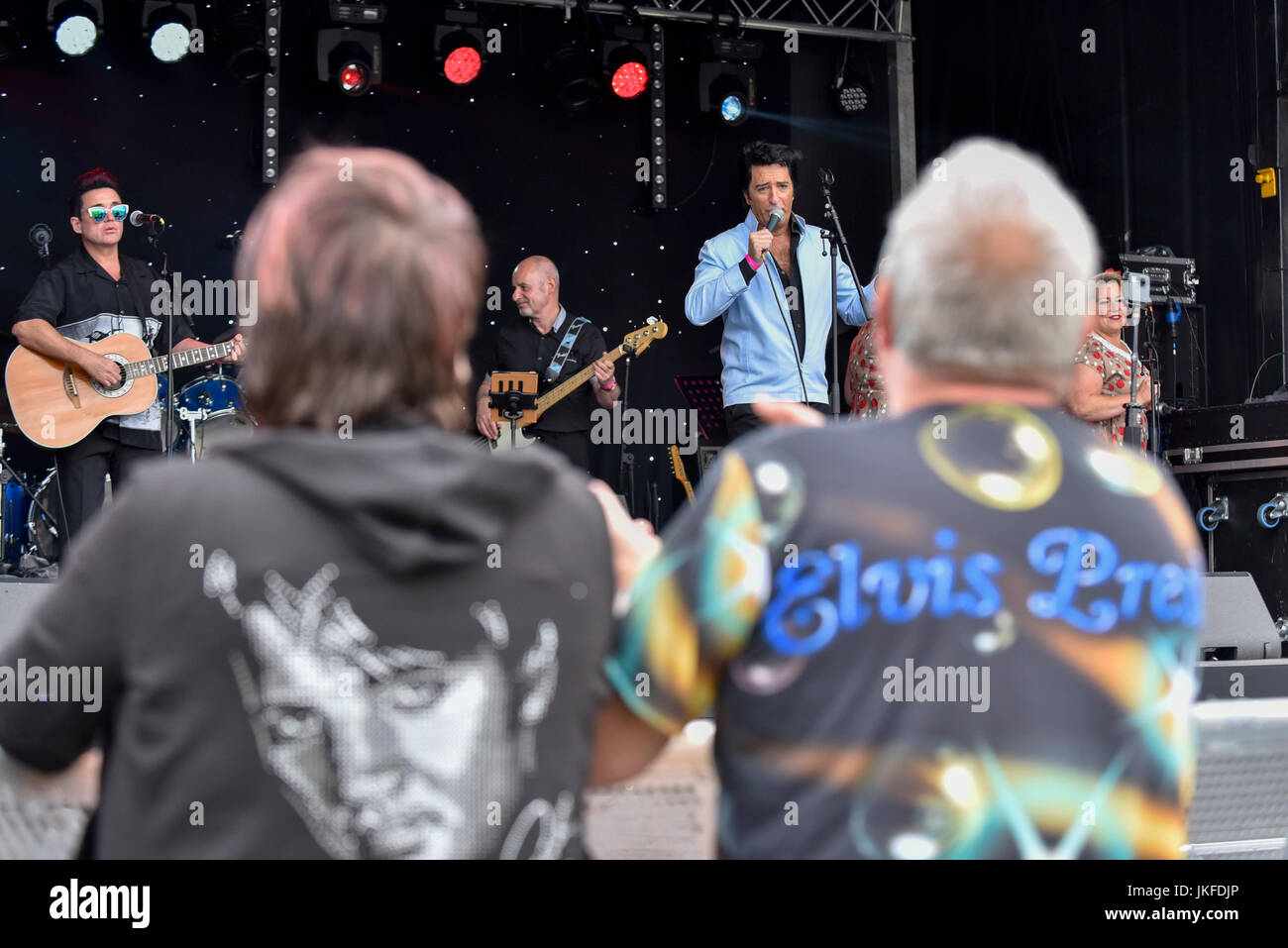 London, UK. 23 July 2017. Tribute artist Mike Nova on stage. Fans ...