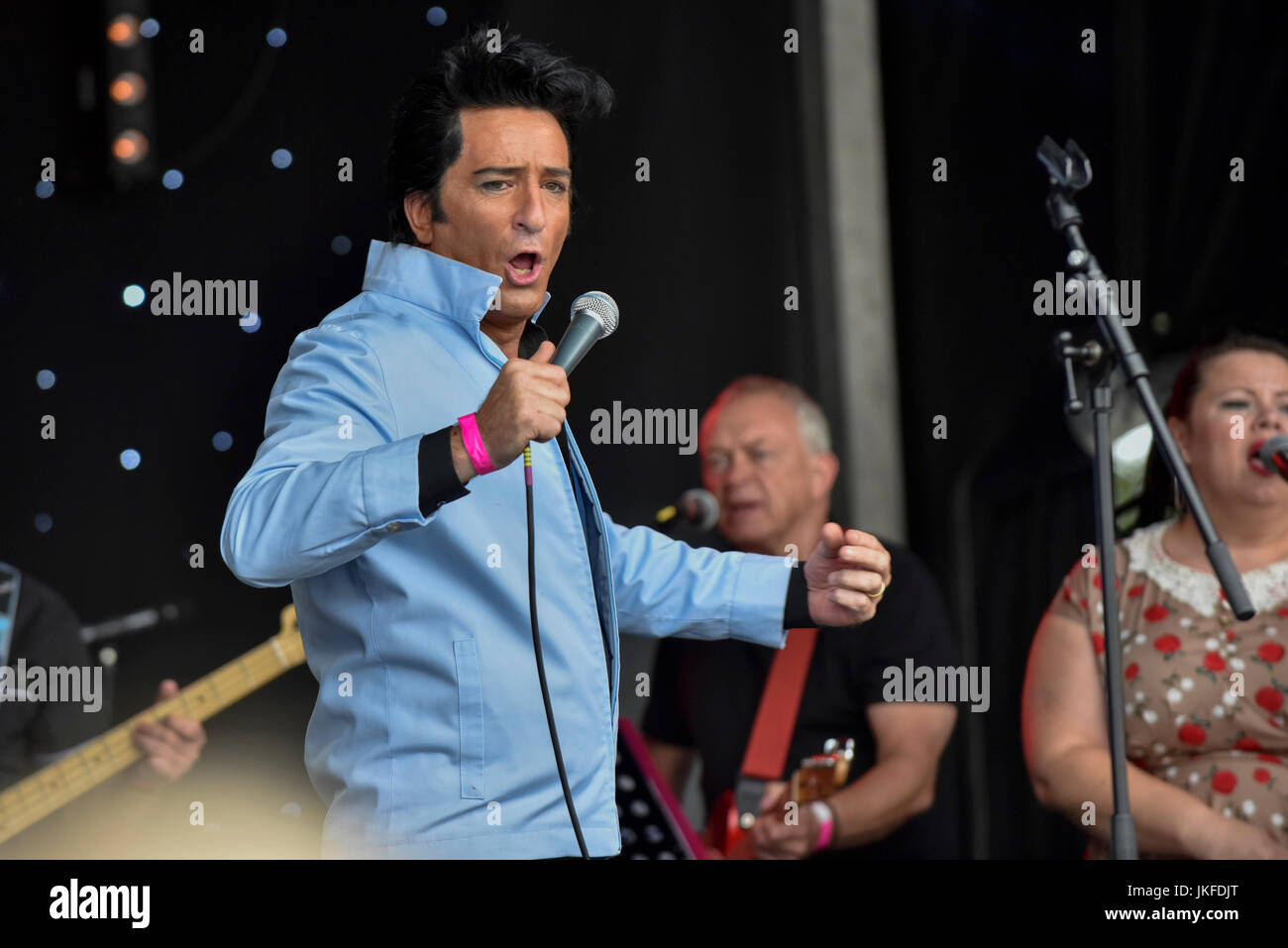 London, UK. 23 July 2017. Tribute artist Mike Nova on stage. Fans ...