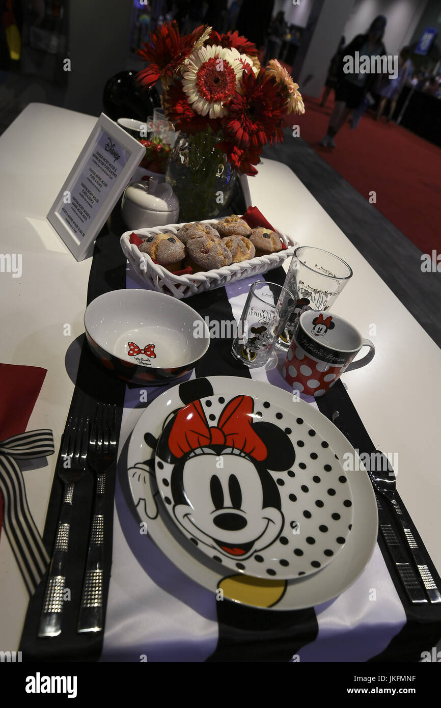 Official disney fan club hi-res stock photography and images - Alamy