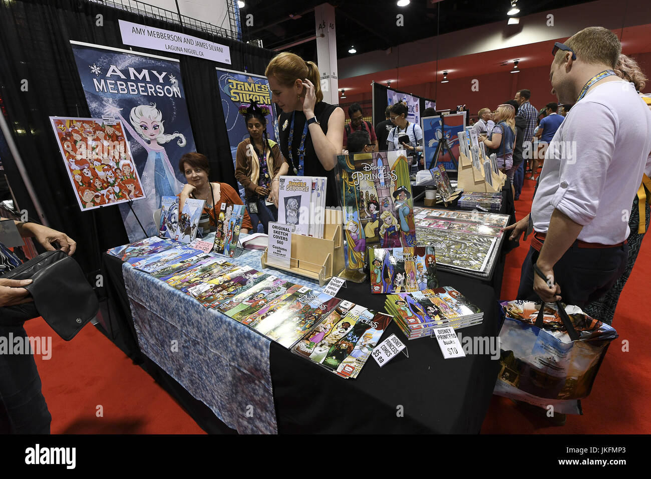 Official disney fan club hi-res stock photography and images - Alamy