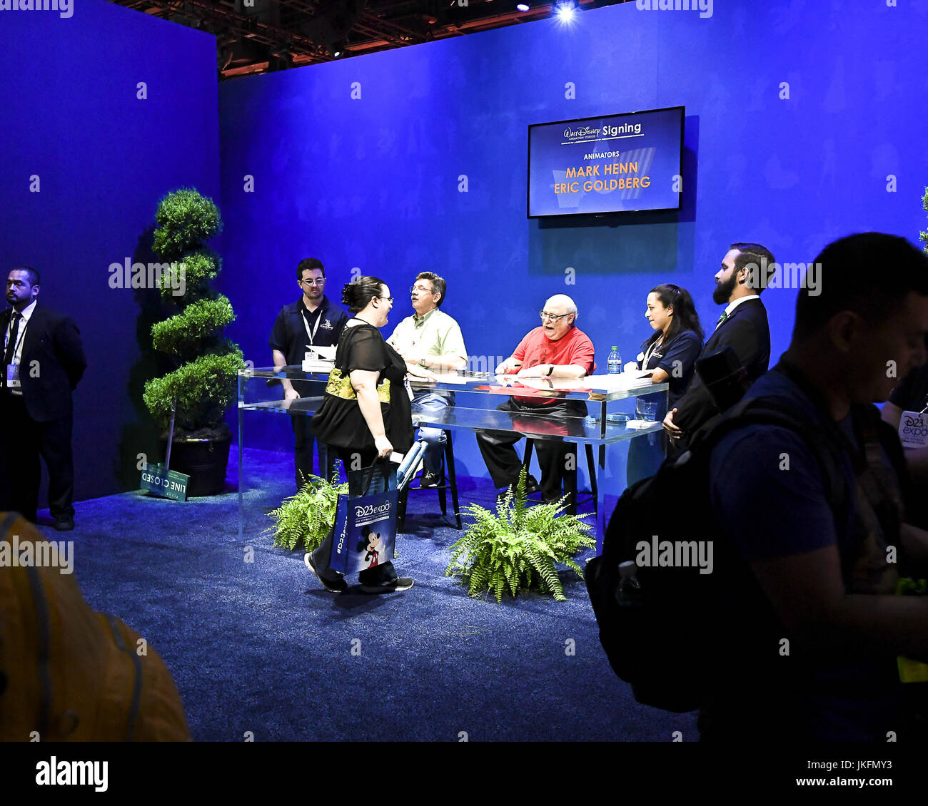 Official disney fan club hi-res stock photography and images - Alamy