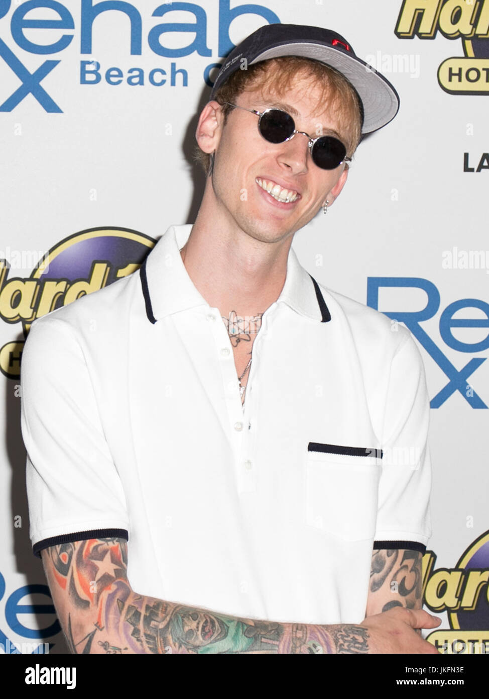 Machine gun kelly drummer hi-res stock photography and images - Alamy