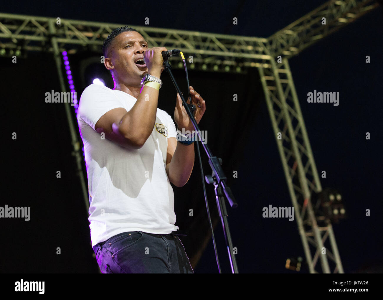 Unbreakable performance hi-res stock photography and images - Alamy