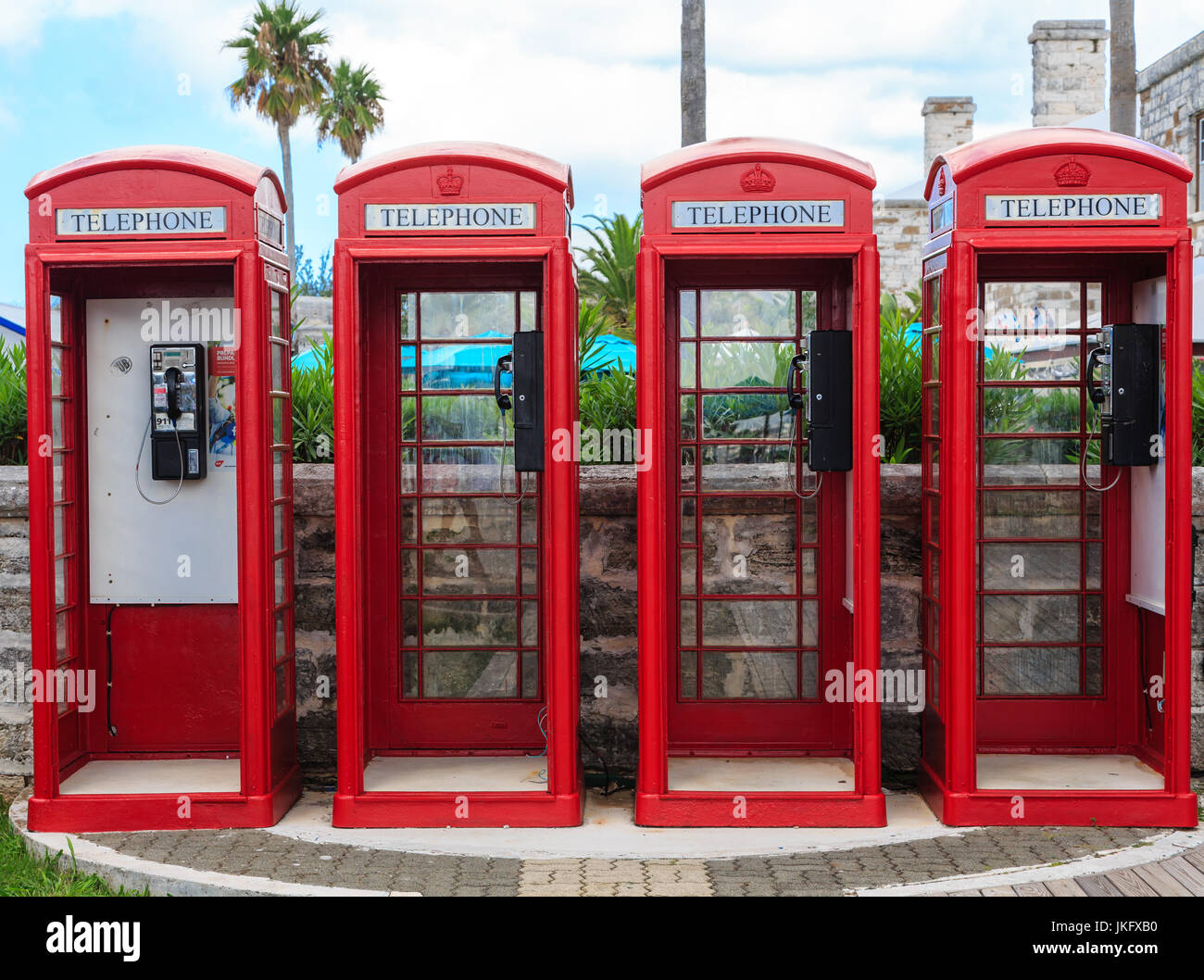 Red phone booths hi-res stock photography and images - Alamy