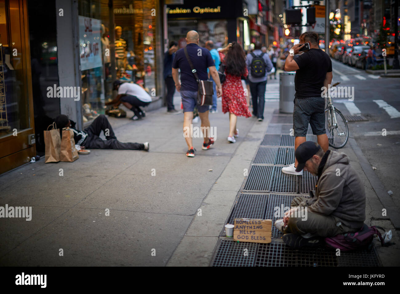 Homeless man begging hi-res stock photography and images - Alamy