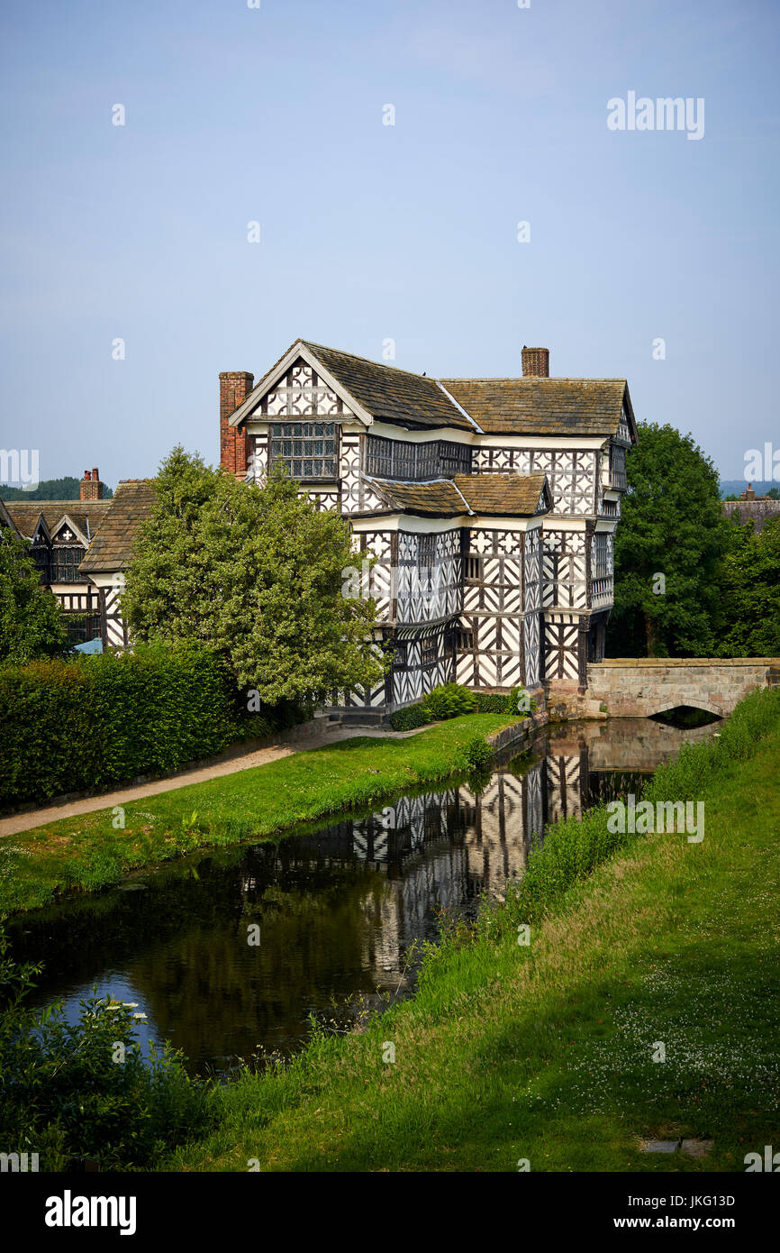 Cheshire little moreton hall hi-res stock photography and images - Alamy